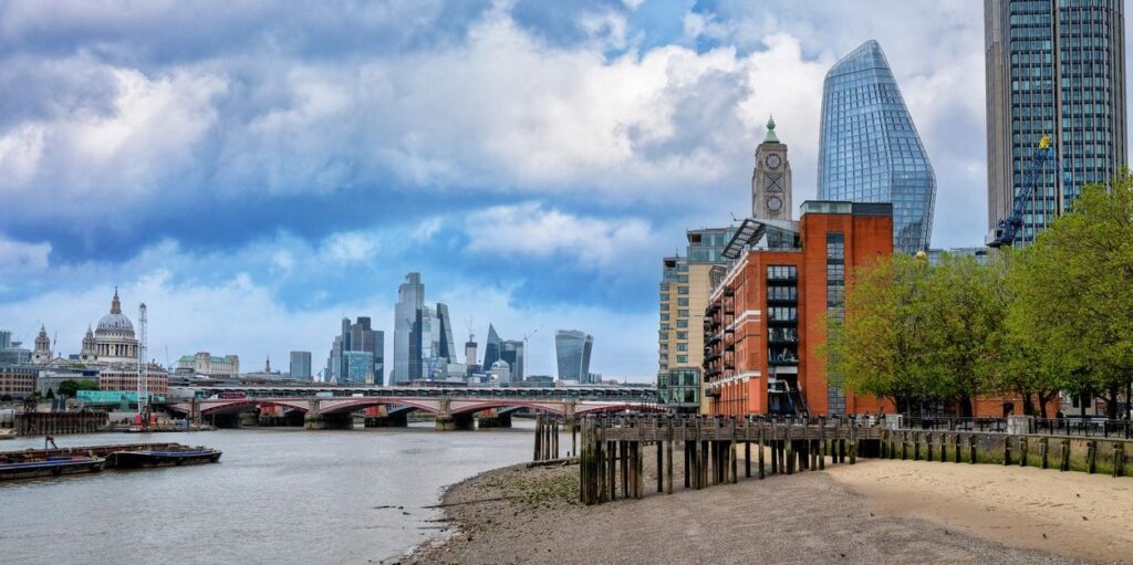 Discover London in May - Holidays in Mayfair